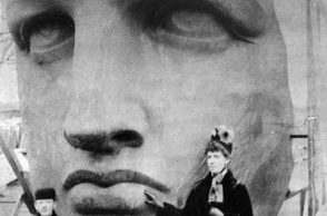 "liberty statue in paris" - Rare Historical Photos