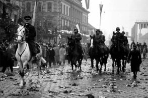 "Vienna factories between 1918 - 1938" - Rare Historical Photos