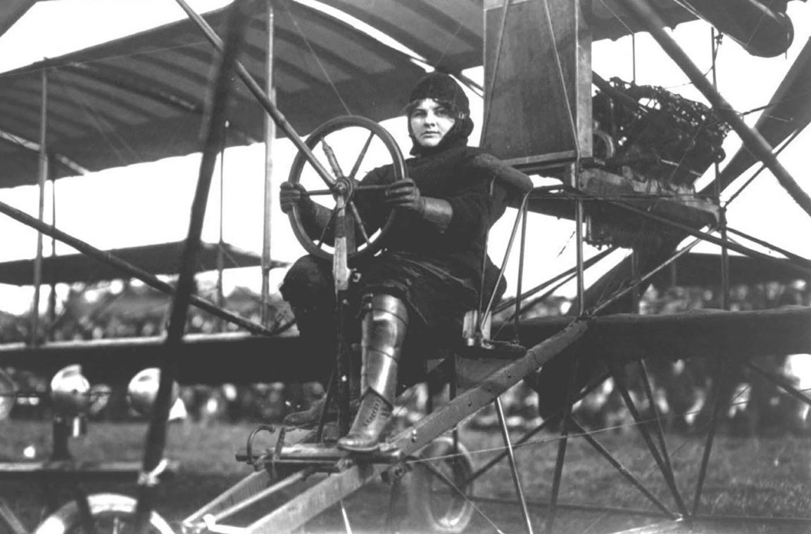 "amelia earhart photos" - Rare Historical Photos