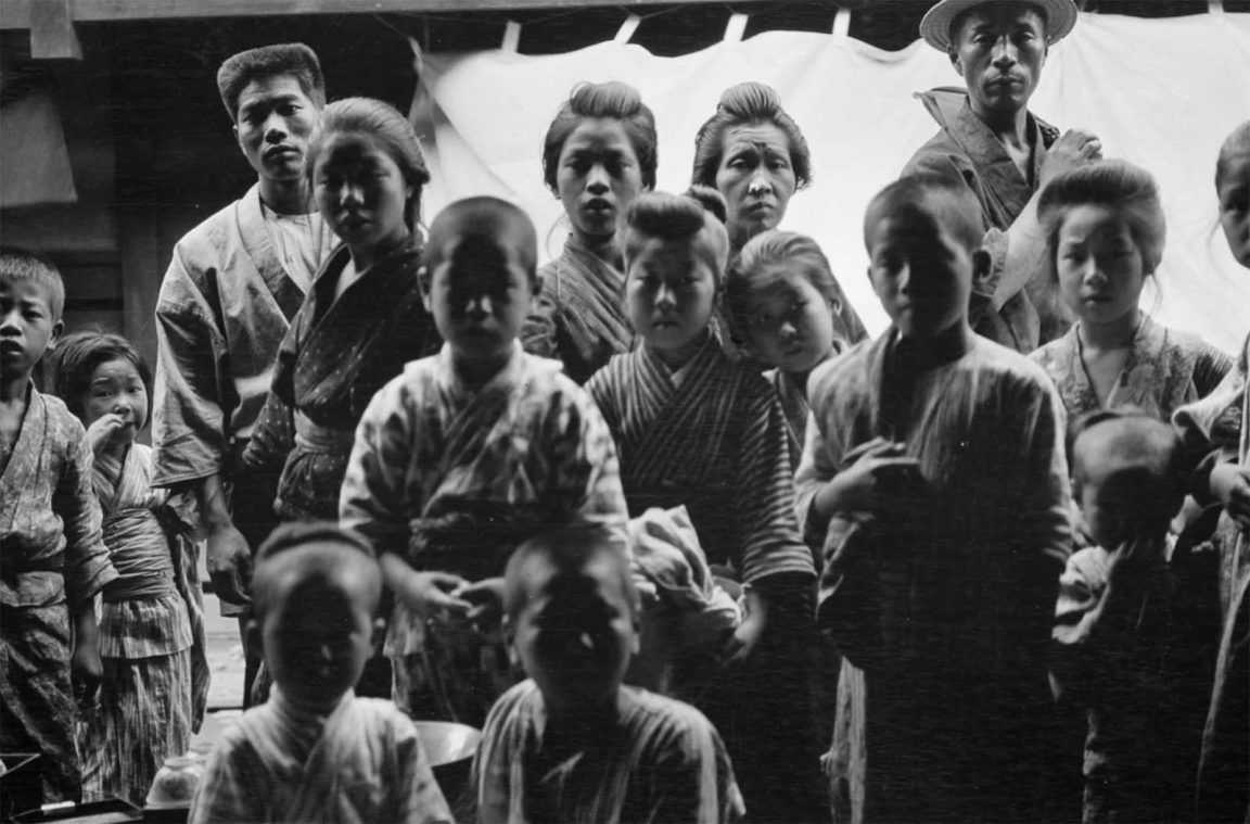 Vintage Photos of Japan's Daily Life Taken by Arnold Genthe, 1908 ...