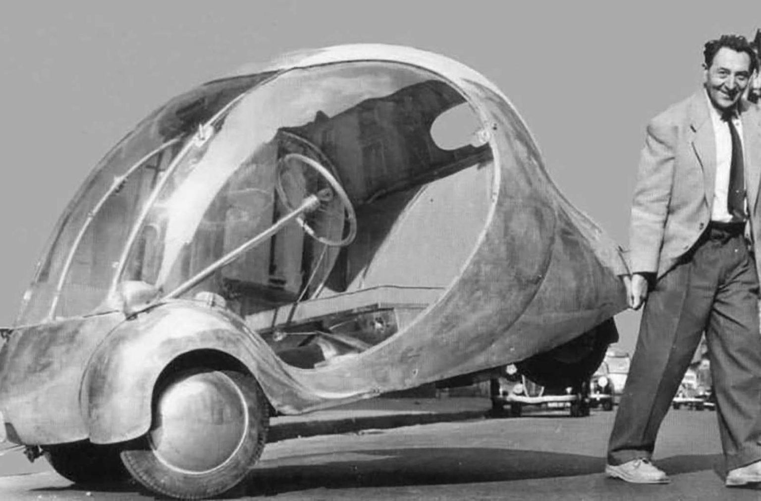 The Electric Egg Car: Rare Photos of the Futuristic 1942 L'Œuf électrique