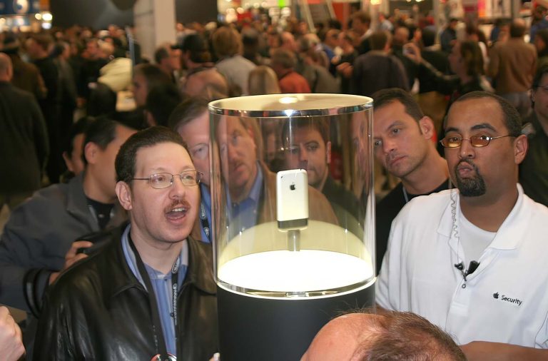 The Day the iPhone Was Born: Rare Photos From Apple’s Historic 2007 ...