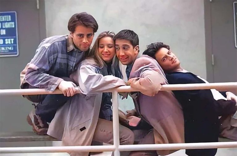 Unseen Friends: Rare Behind-the-Scenes Photos from the Iconic Sitcom ...
