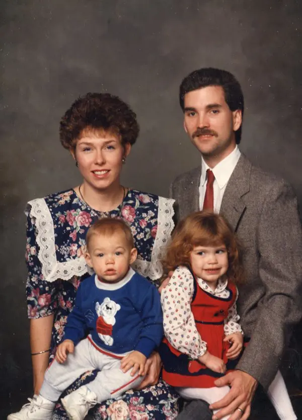 Studio Lights and 1990s Style: Family Portraits of the Era - Rare ...