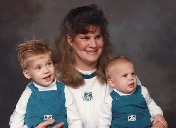 Studio Lights and 1990s Style: Family Portraits of the Era - Rare ...