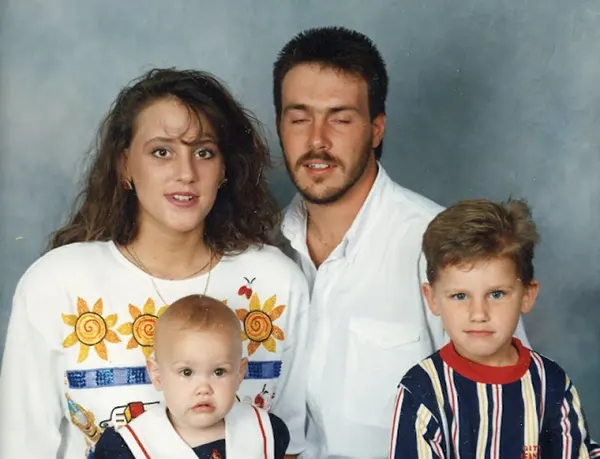 Studio Lights and 1990s Style: Family Portraits of the Era - Rare ...