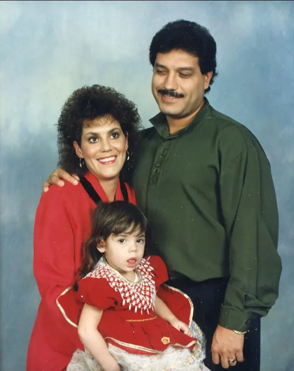 Studio Lights and 1990s Style: Family Portraits of the Era - Rare ...