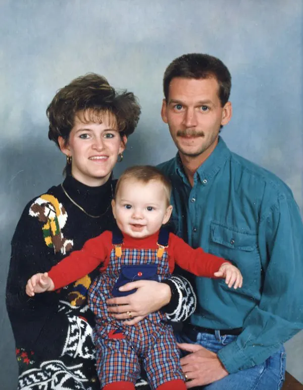 Studio Lights and 1990s Style: Family Portraits of the Era - Rare ...