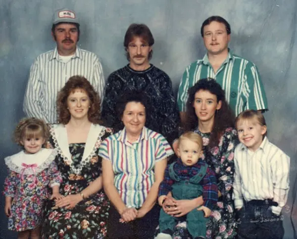 Studio Lights and 1990s Style: Family Portraits of the Era - Rare ...