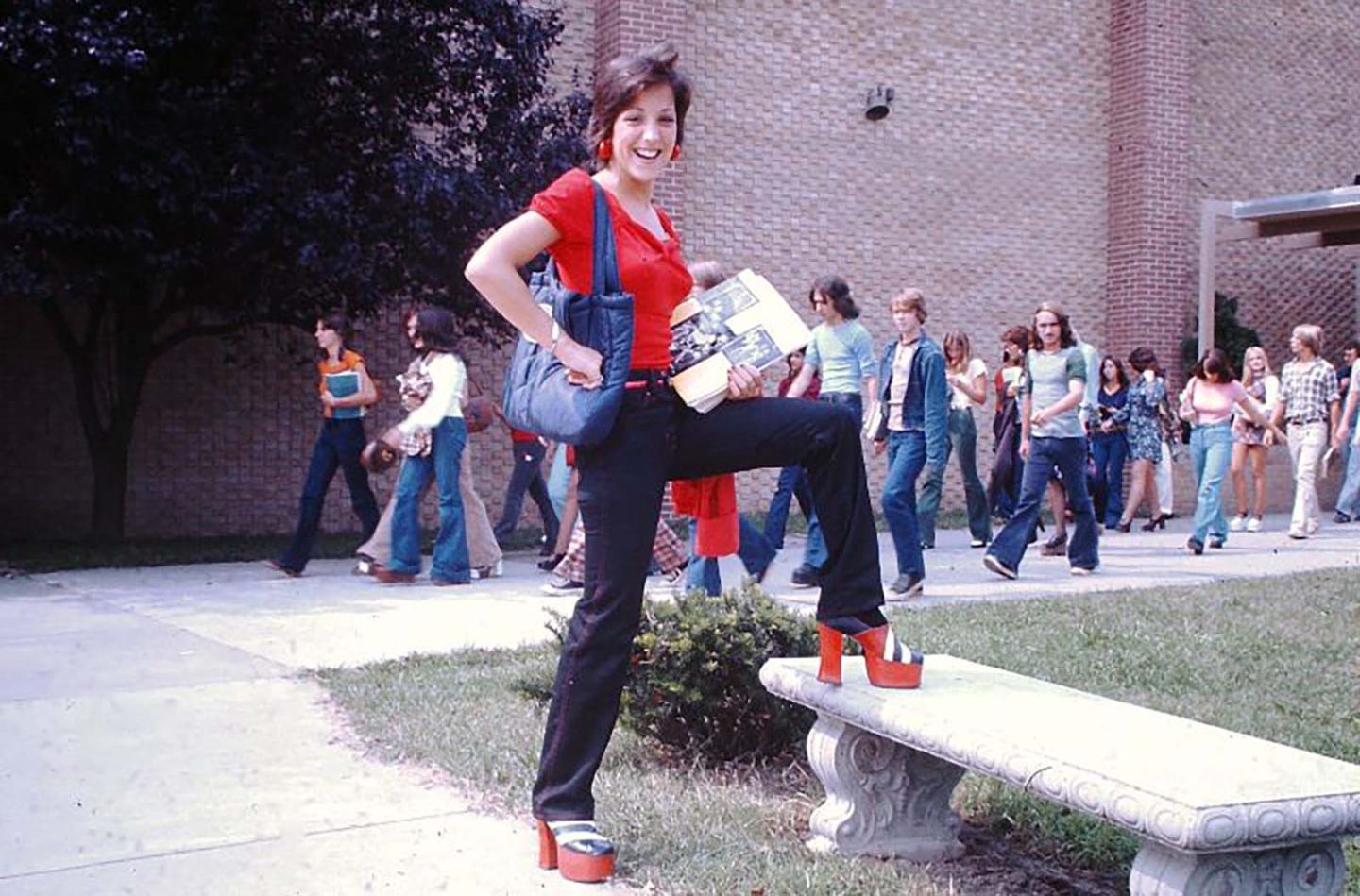 Vintage Candid Photos Reveal What Teen Fashion in the 1970s Really ...